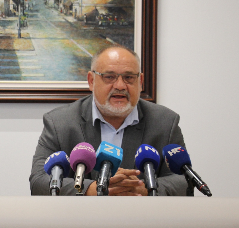 ..Dugoselska kronika.. - Gradonačelnik N. Panian najavljuje daljnji ...